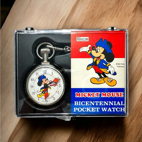 Disney | Accessories | Vintage Mickey Mouse 976 Bicentennial Pocket ...